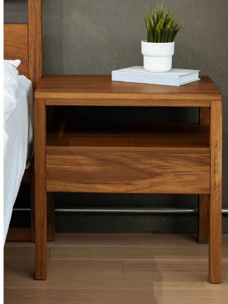 RIVA SIDE BED โต๊ะข้างเตียงไม้สักแท้ ดีไซน์ร่วมสมัย | Woodden Thailand